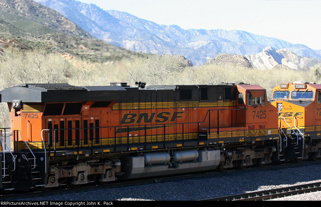BNSF 7425